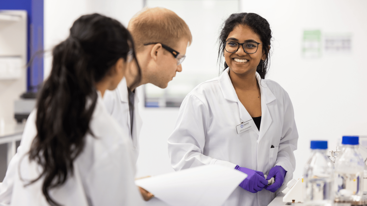 Understanding the Roles of CROs, CMOs, and CDMO | Upperton