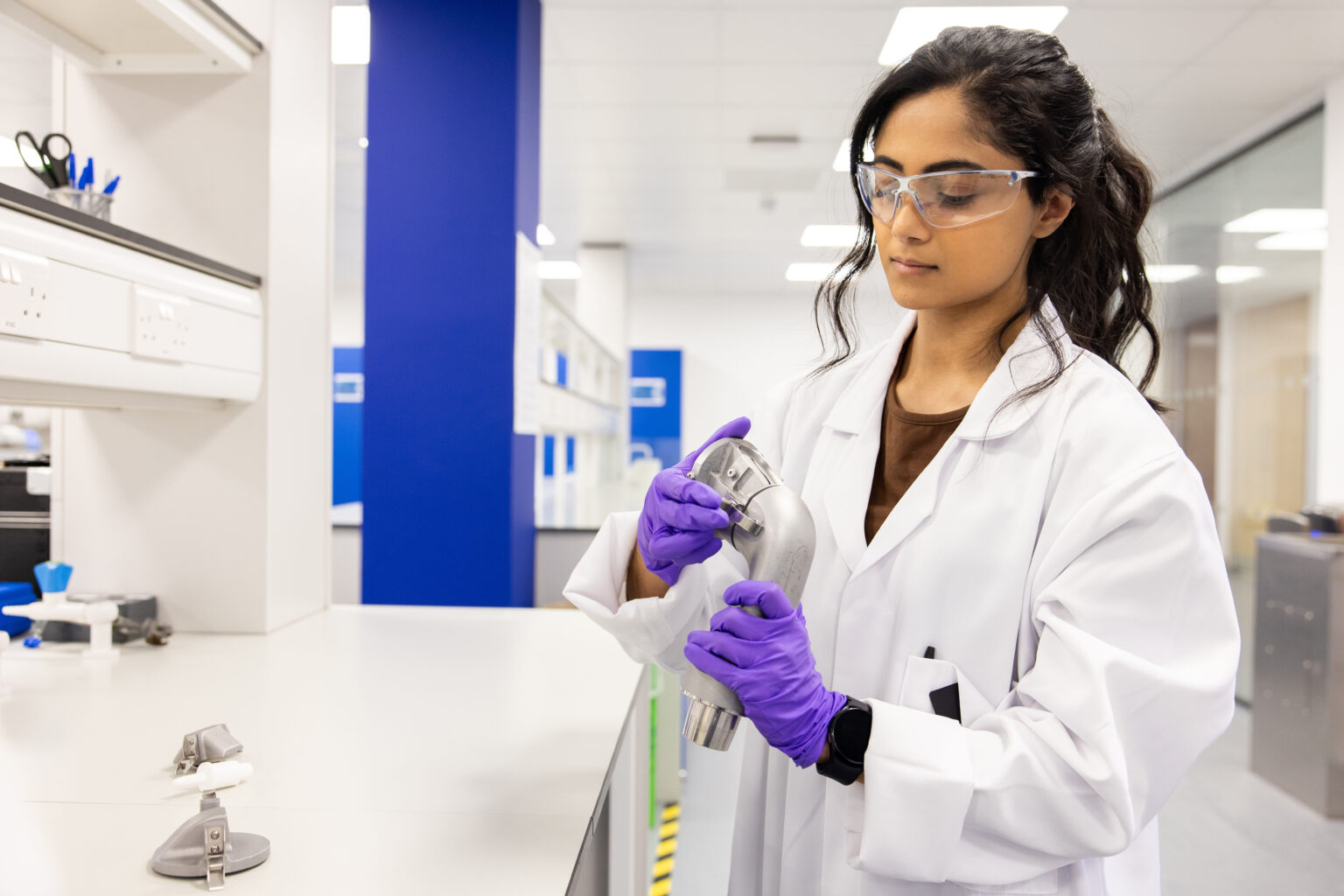 Understanding the Roles of CROs, CMOs, and CDMO | Upperton